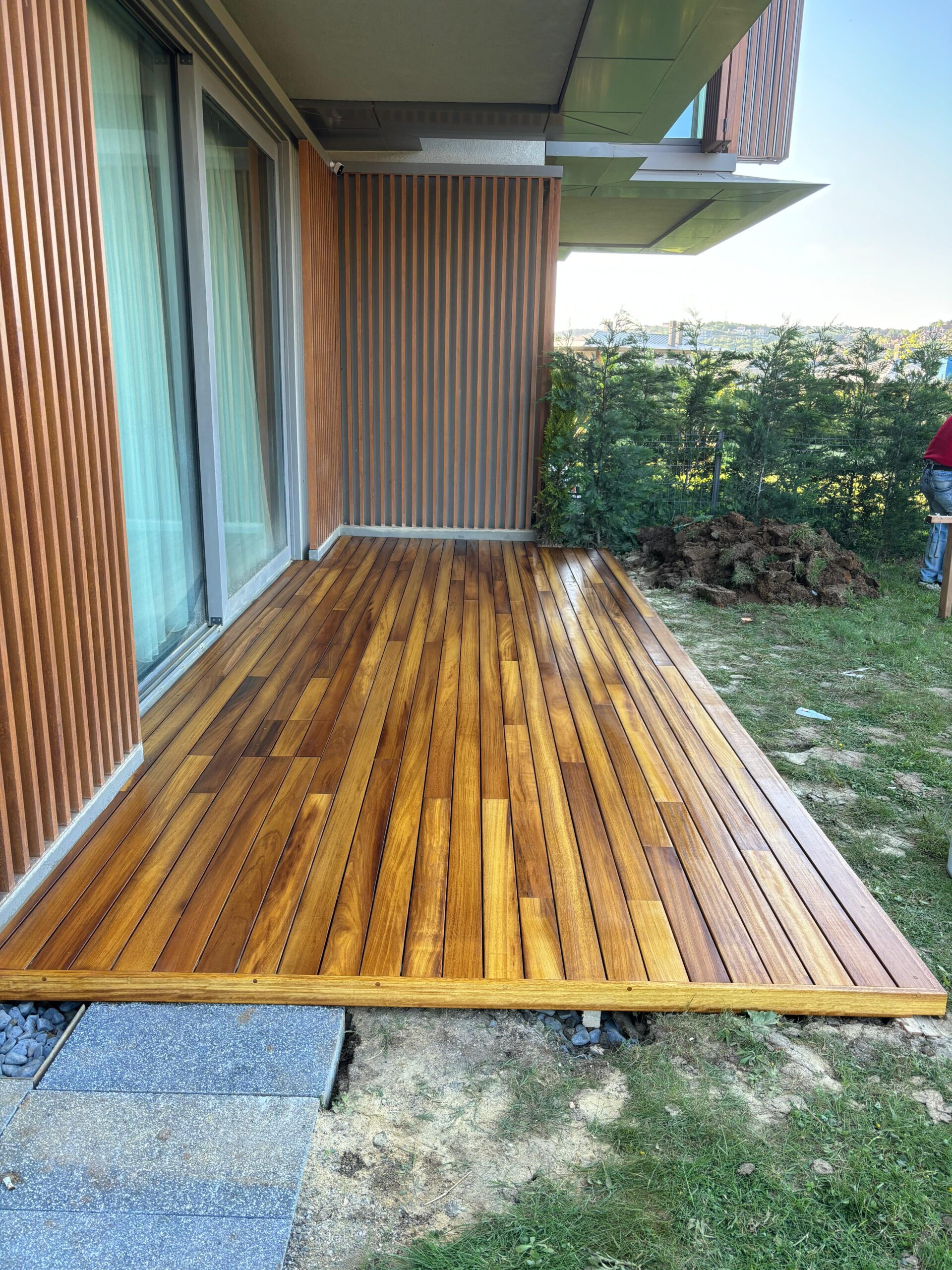 Düşler Vadisi Ahşap Deck - Tasarım 4.0 Mimarlık - İroko Deck - Deck Uygulama - Deck Fiyatları